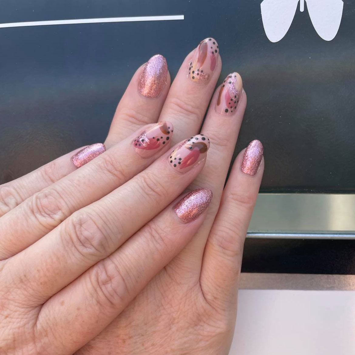 Shellac® negle | Få perfekte negle uden mærker hos Mekini i Aalborg