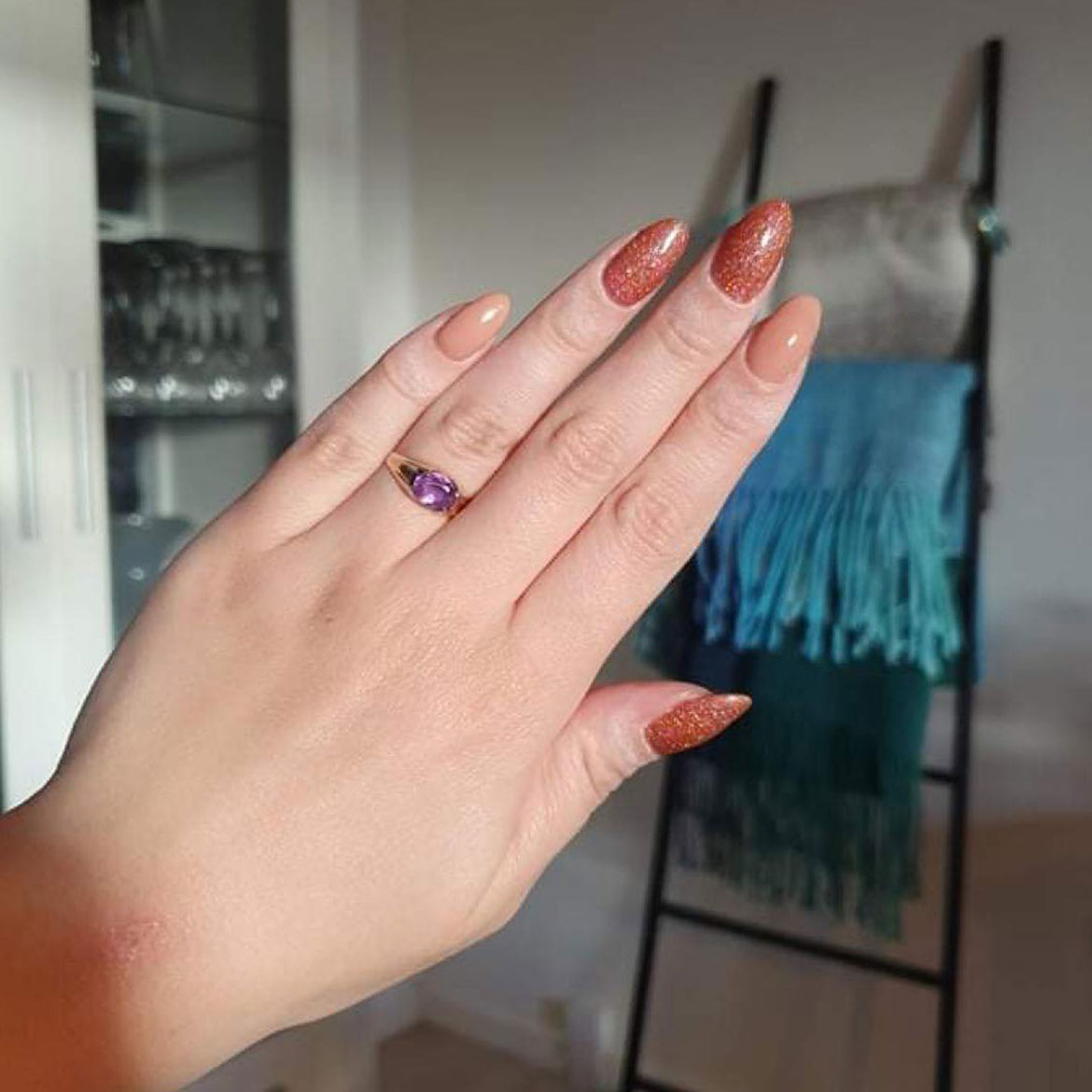 Shellac® negle | Få perfekte negle uden mærker hos Mekini i Aalborg